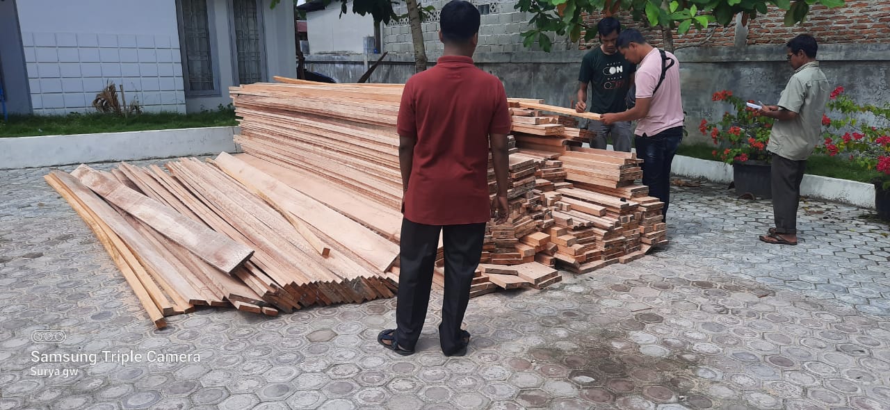 KPH Meulaboh Amankan Puluhan Kayu Diduga Hasil Pembalakan Liar