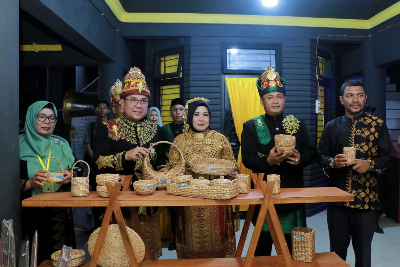 Foto: PKA ke-8, Kapal Hias Hingga Lomba Perahu Rakyat