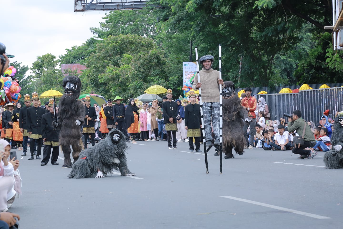 Foto: PKA ke-8, Kapal Hias Hingga Lomba Perahu Rakyat